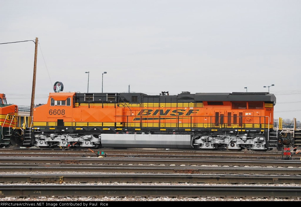 BNSF 6608